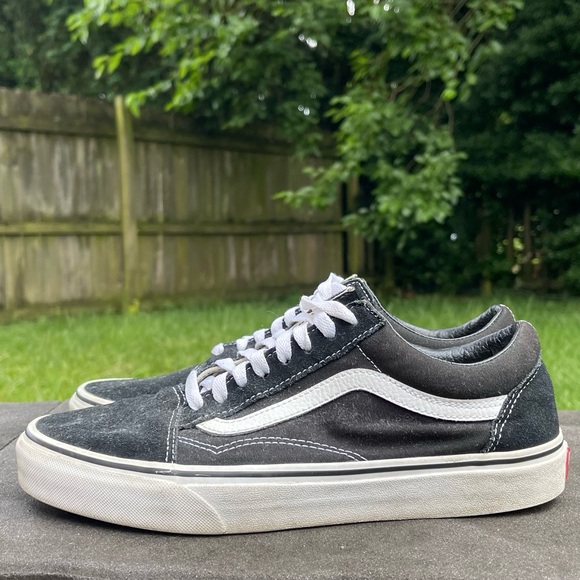 Vans | Shoes | Vans Black And White Old Skool Sneakers Iconic Design ...
